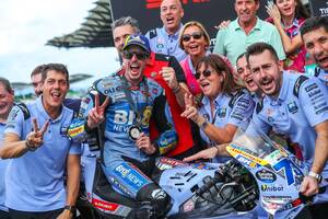 ウイングレット採用の本格スポーツ ヤマハ新型「YZF-R1」が発売直後に完売 今後の販売はどうなる？（VAGUE）(ヘッドライン) | 自動車情報・ニュース - carview!